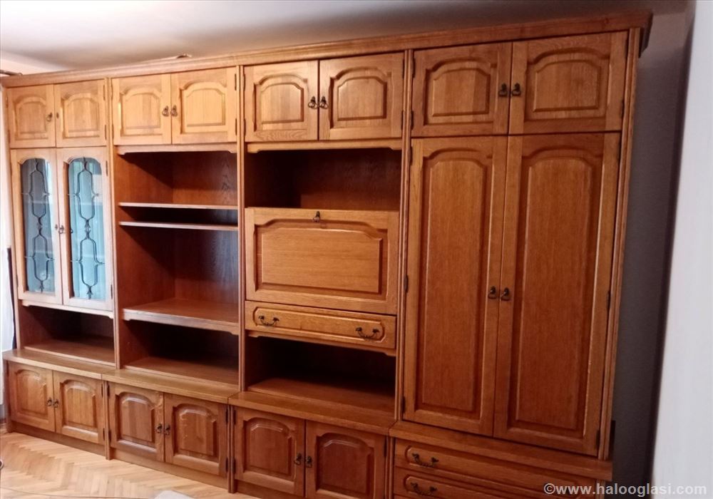 Na prodaju garderober (ormar), komoda i tv komoda. | Halo Oglasi