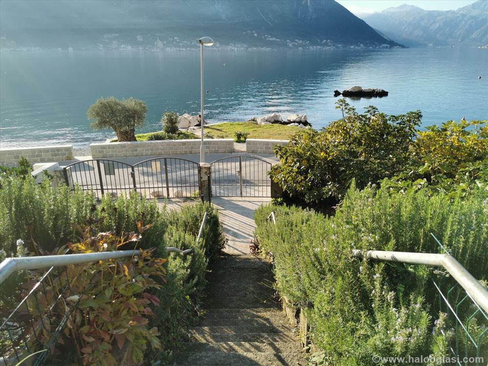 Crna Gora, Dobrota, apartman na obali | Halo Oglasi