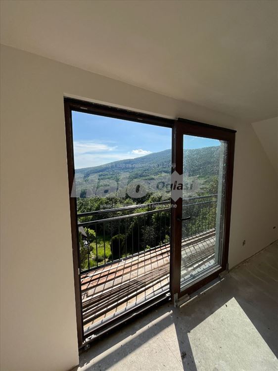 Prodaje se kuca na Kosmaju, glavni put | Halo Oglasi