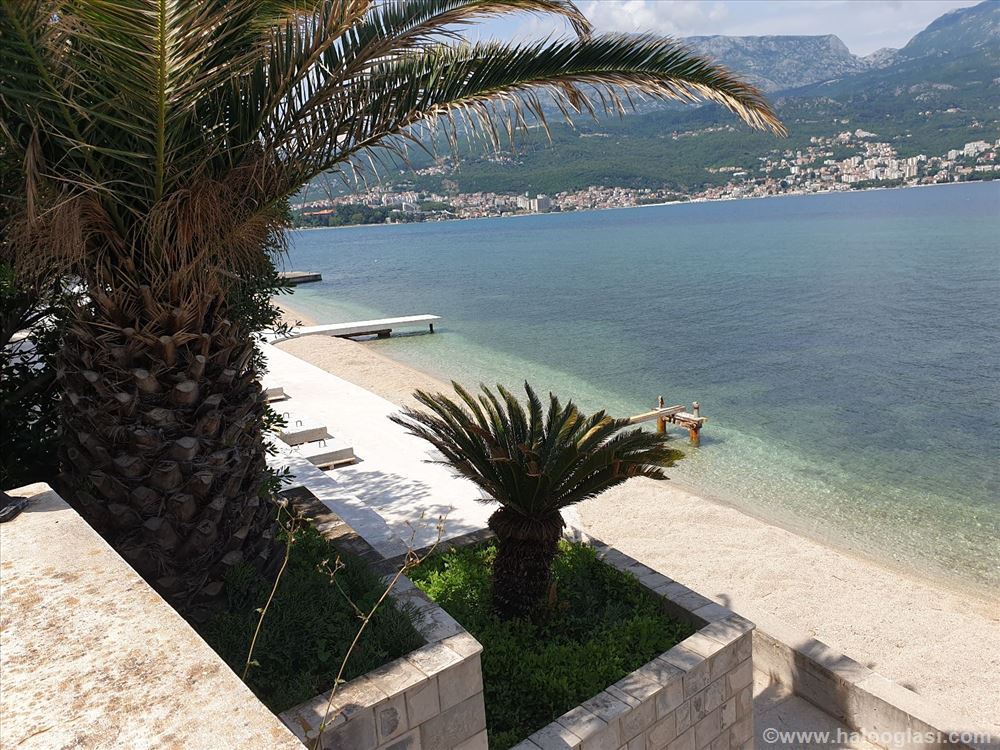 Montenegro, Njivice - na obali mora | Halo Oglasi