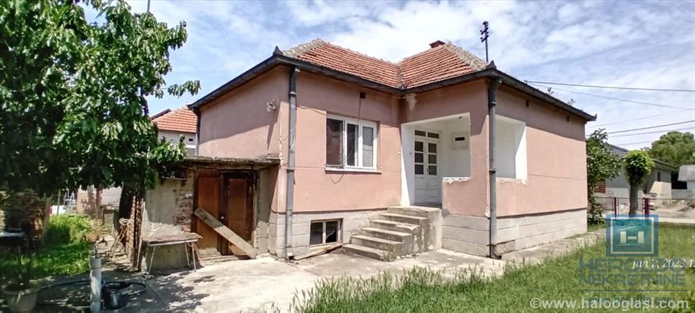 Na prodaju kuća u centru Ćuprije | Halo Oglasi