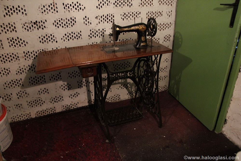 Singer mašina za šivenje s postoljem | Halo Oglasi