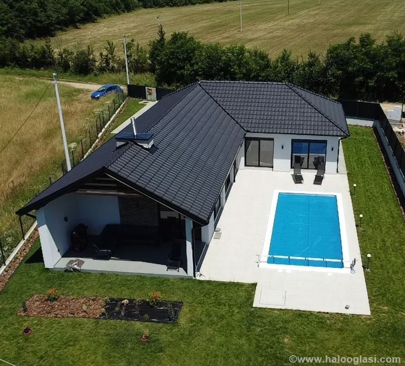 Prizemna kuća sa bazenom na Tresijama | Halo Oglasi