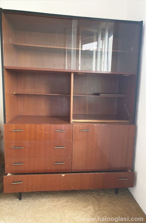 Drvena vitrina - Antique | Halo Oglasi