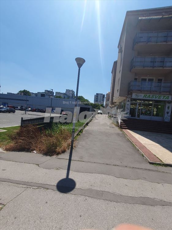 Box sa 2 garažna mesta | Halo Oglasi