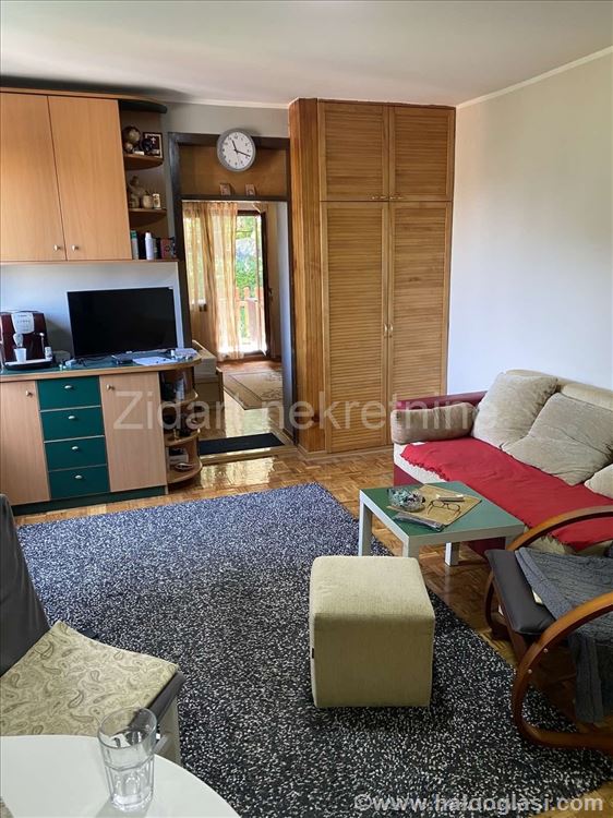 Višnjička banja, komforan 3.5, uknjižen | Halo Oglasi