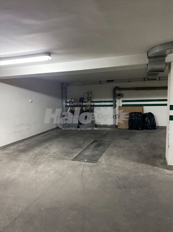 Garaza u Budimskoj 22 | Halo Oglasi
