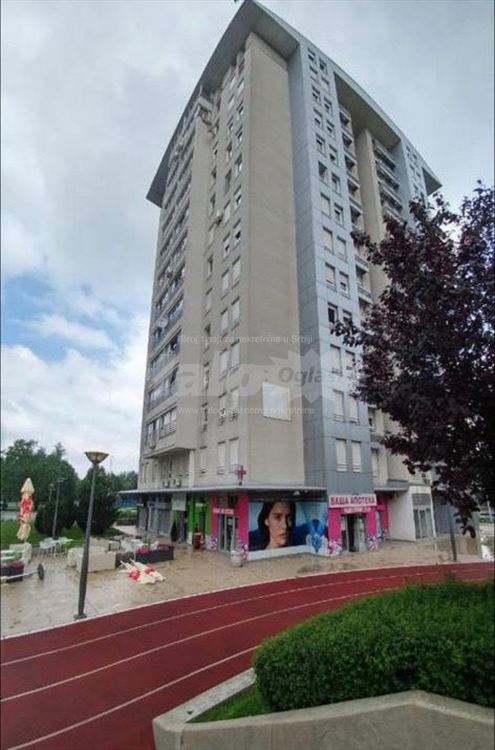 Belvil, zgrada Krin, na atletskoj stazi | Halo Oglasi