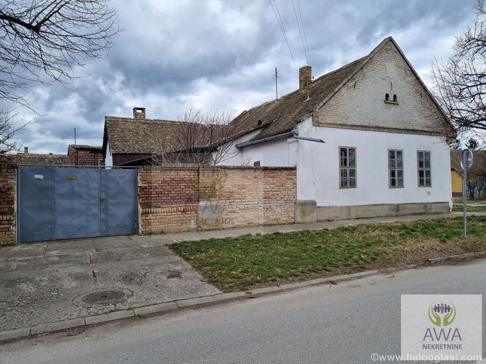 Apatin. Kuća na lakat 147m2, plac 5a | Halo Oglasi
