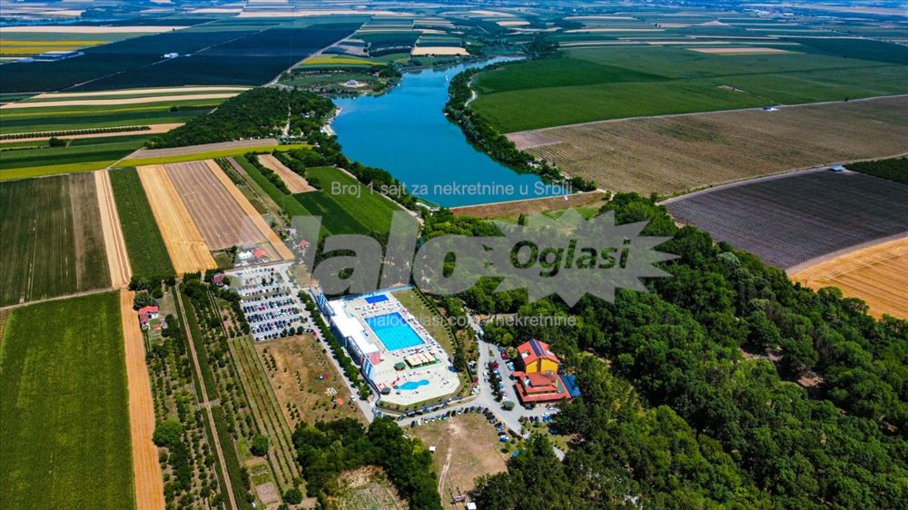 Plac na obali - jezero Borkovac na Fruskoj gori | Halo Oglasi