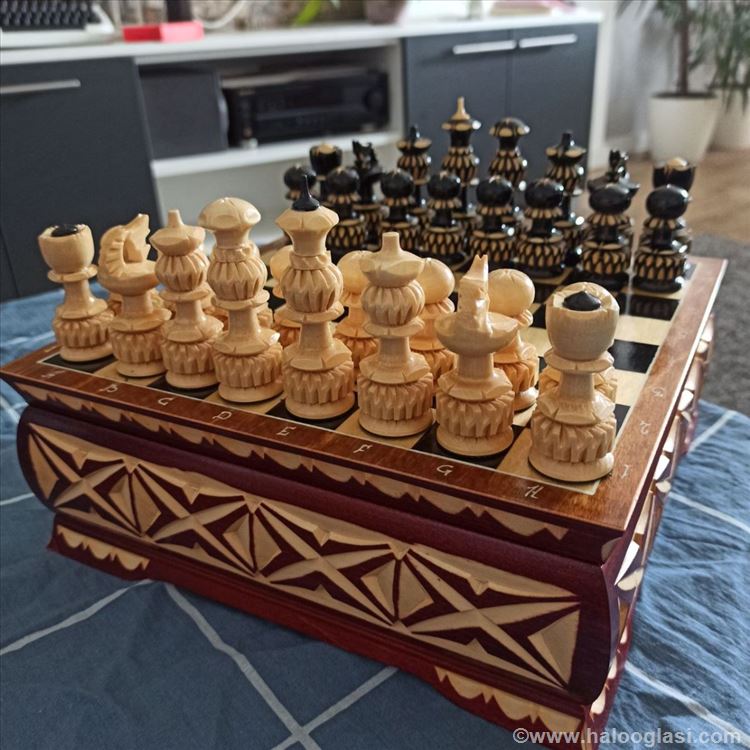 Rezbareni šah od drveta. Ručna izrada | Halo Oglasi