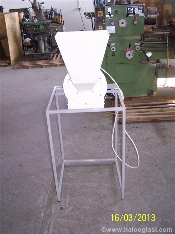 Mlin za mlevenje keksa, prezle, lekovitog bilja | Halo Oglasi