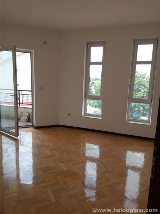 Čukarica, Filmski grad, stan-poslovni prostor 40m2 | Halo Oglasi