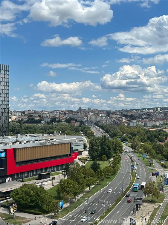 Predivan stan sa pogledom na ceo grad i Dunav | Halo Oglasi