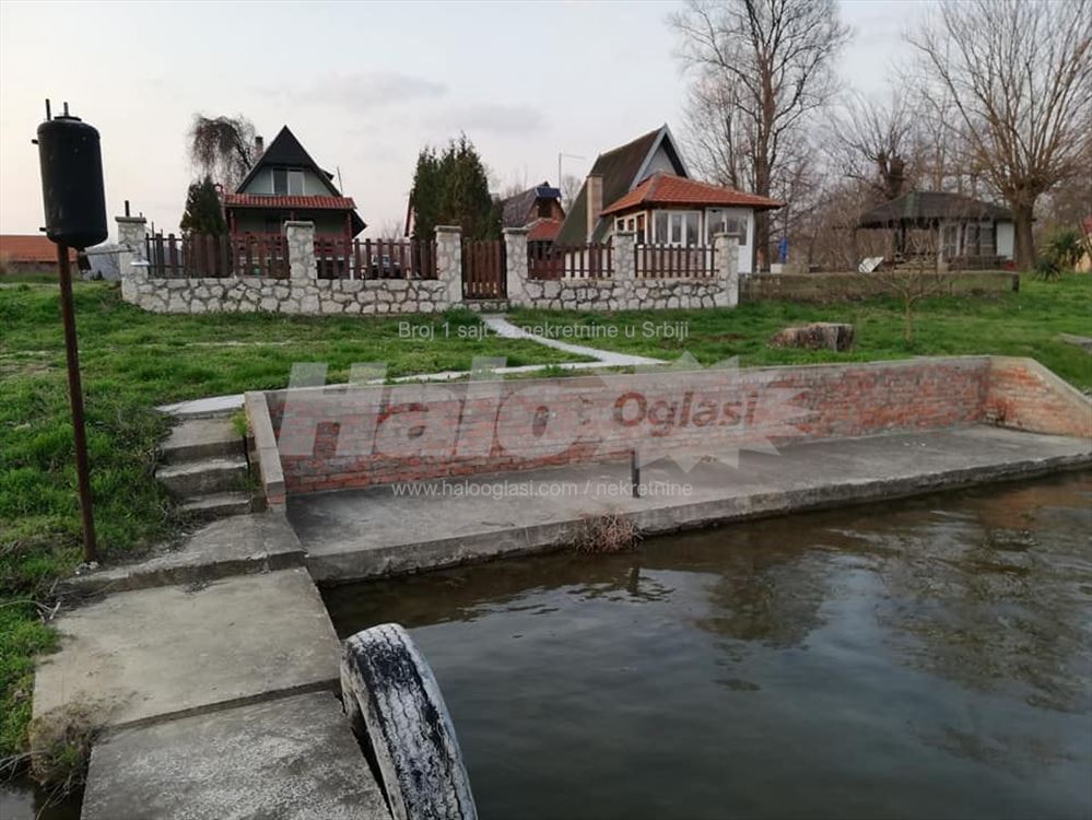 Kuća na obali Srebrnog jezera, 120+25m2, 7,5 ari p | Halo Oglasi