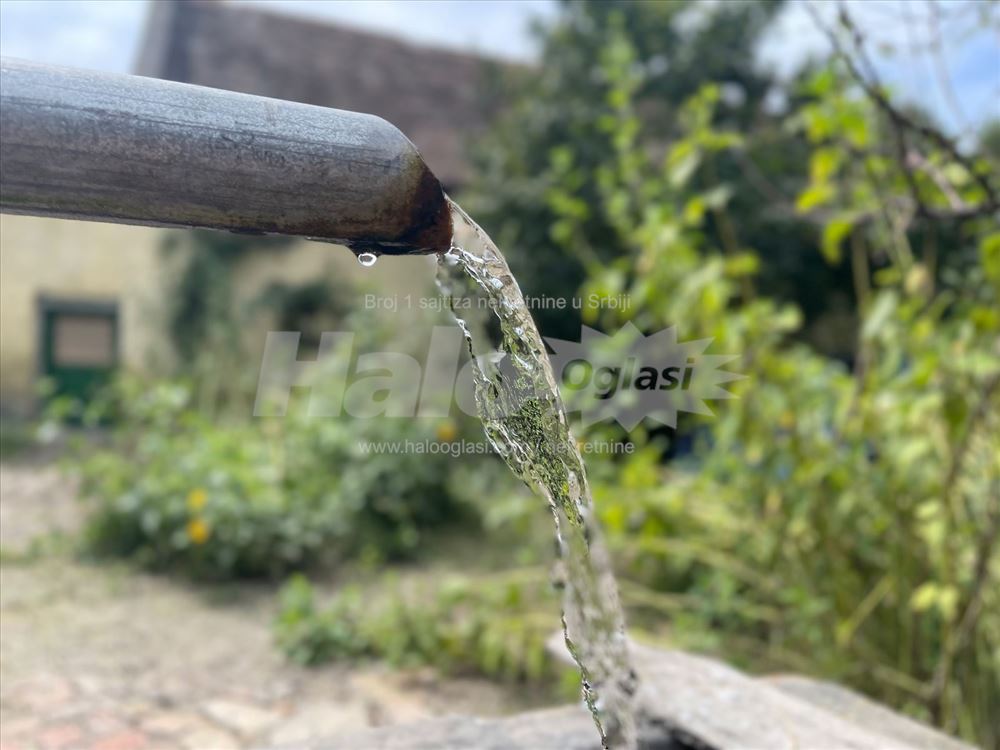 Vikendica u divljini na 30 ari placa | Halo Oglasi