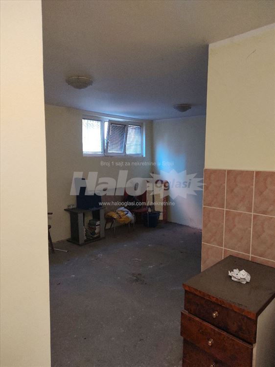 Prodajem jednoiposoban stan 35 m2 | Halo Oglasi