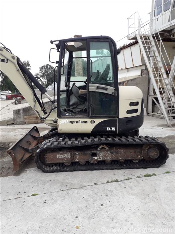 Bager 7,5t gusenicar | Halo Oglasi