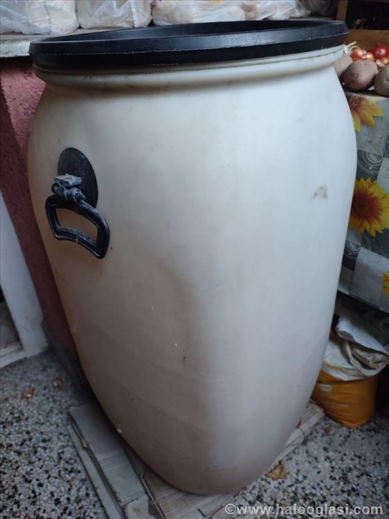 Prodajem plastično bure | Halo Oglasi