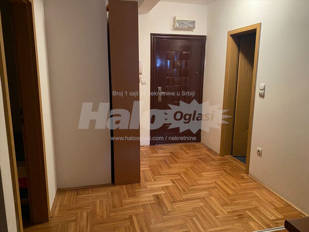 Izdajem stan kod Đeram pijace!! Zvezdara | Halo Oglasi