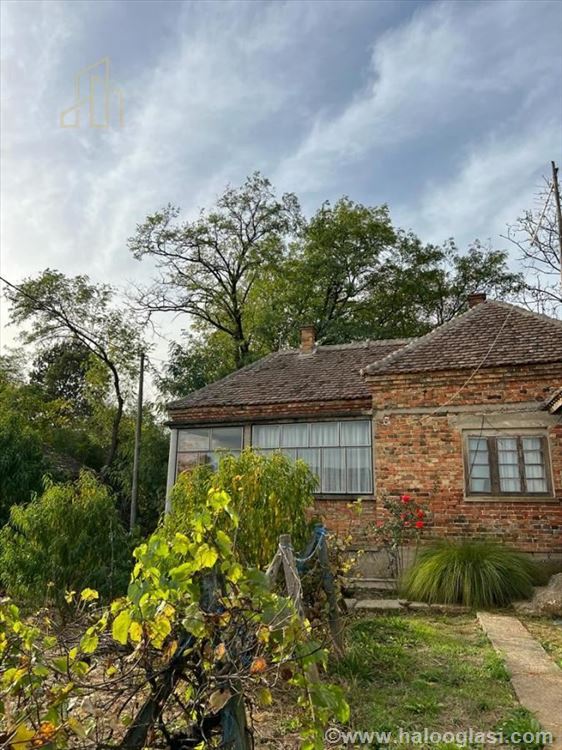 Kuća 80m2, Pomoćni objekti 120m2, Plac 26 ari | Halo Oglasi