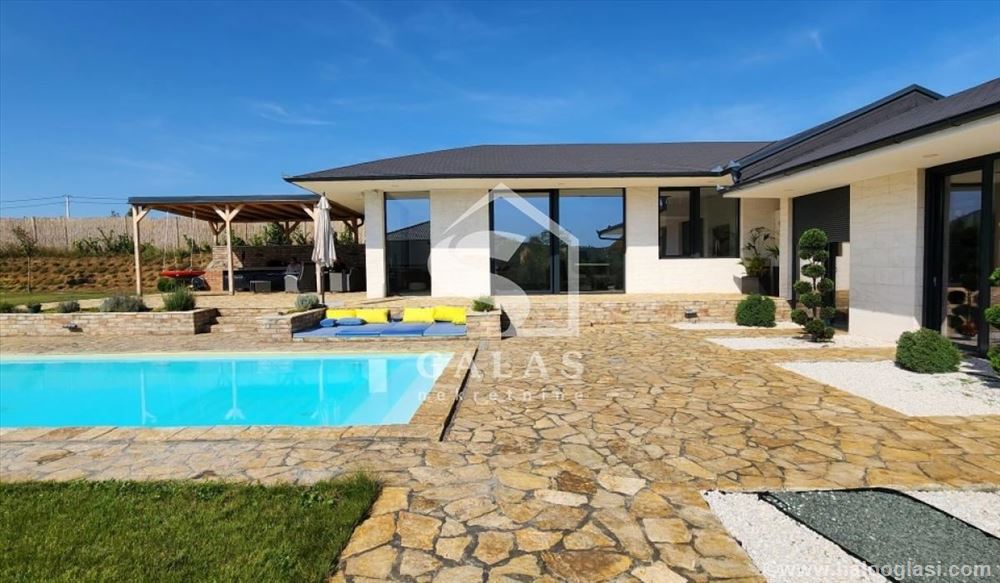 Hitna prodaja lux kuće na Kosmaju sa placem 50 ari | Halo Oglasi