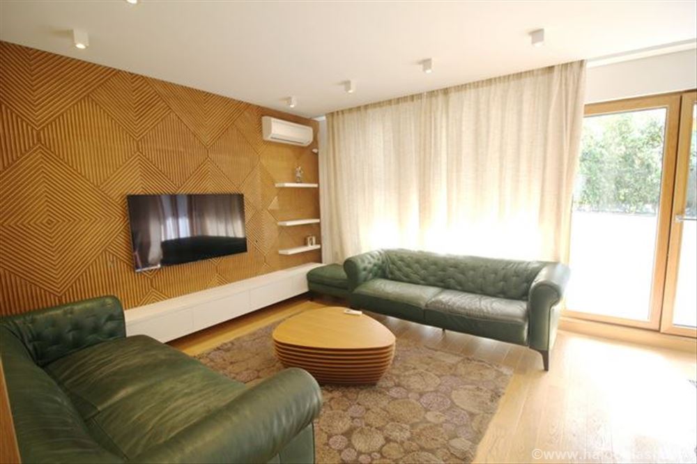 Lux nov stan sa dvorištem, ID 6526 | Halo Oglasi