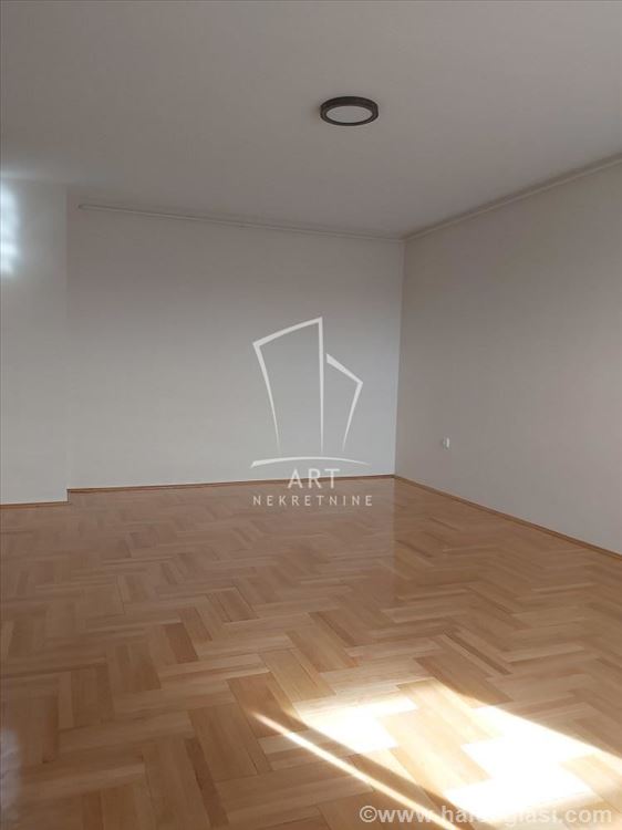 Filmski grad,3.5 odličan ID#6441 | Halo Oglasi