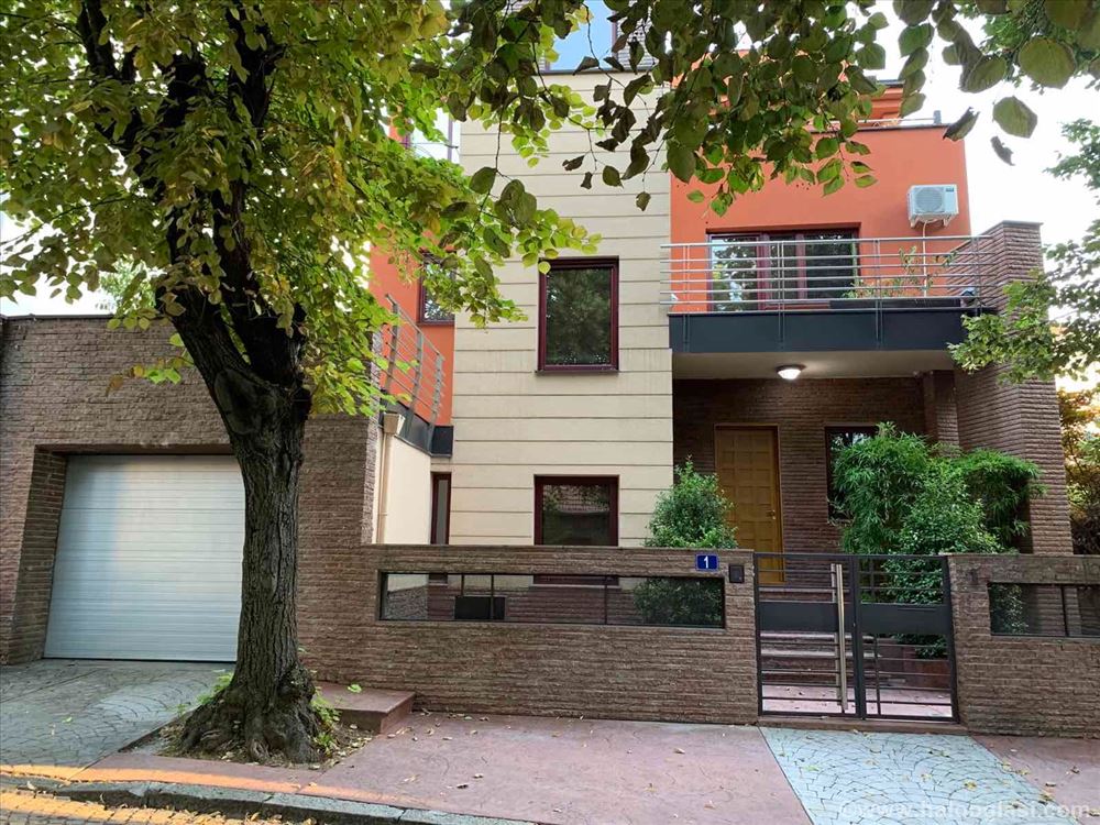 Senjak, 4 etaže sa garažom na 4,5 ara | Halo Oglasi