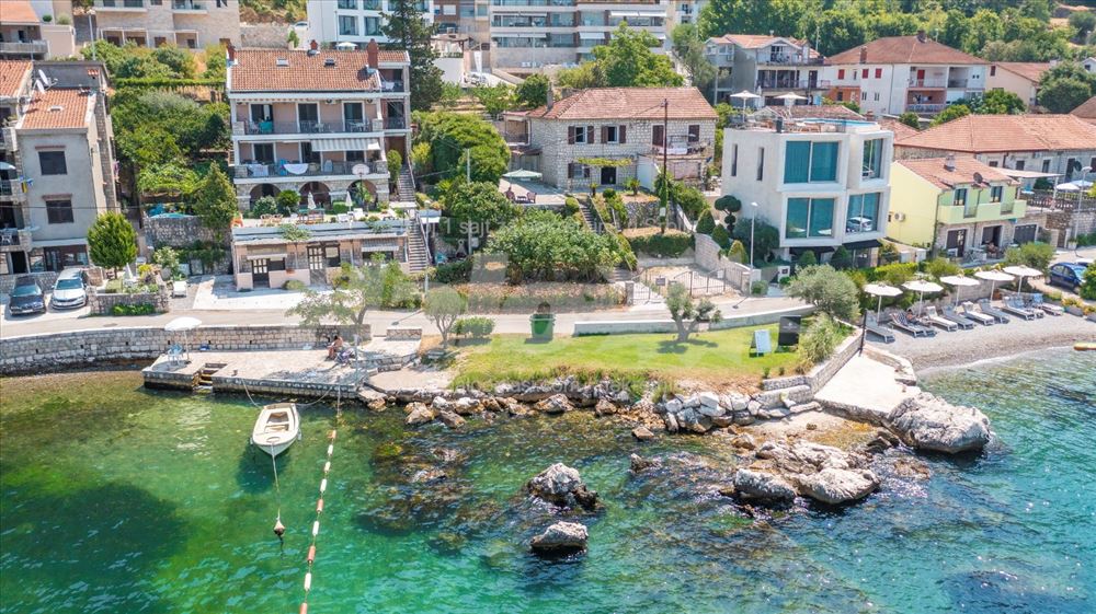 Large plot with a stone house Dobrota, Kotor | Halo Oglasi