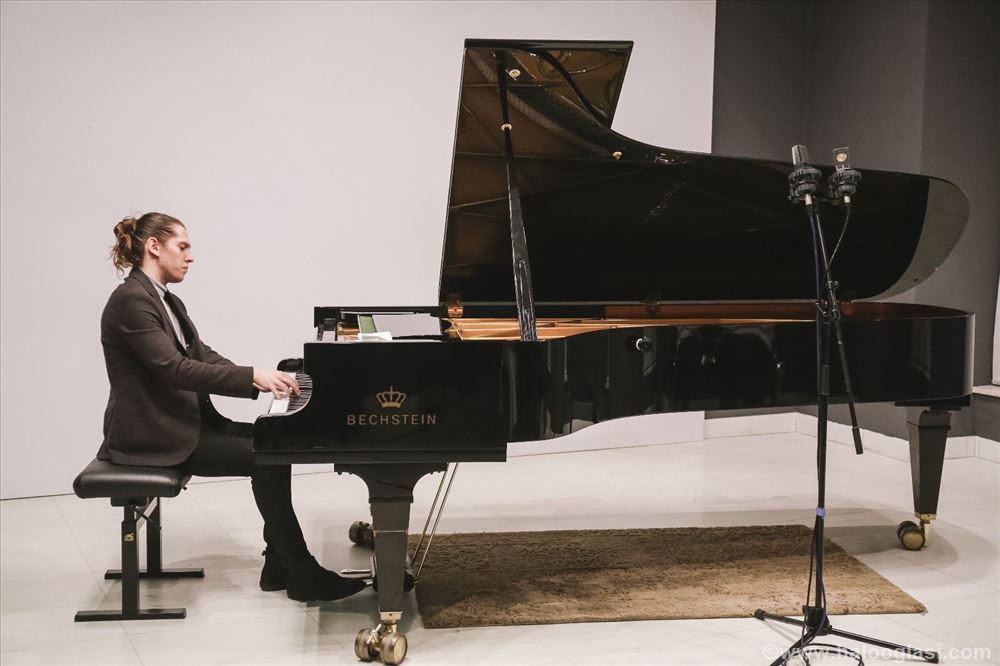 Časovi klavira, solfeđa i teorije (dvojezično) | Halo Oglasi