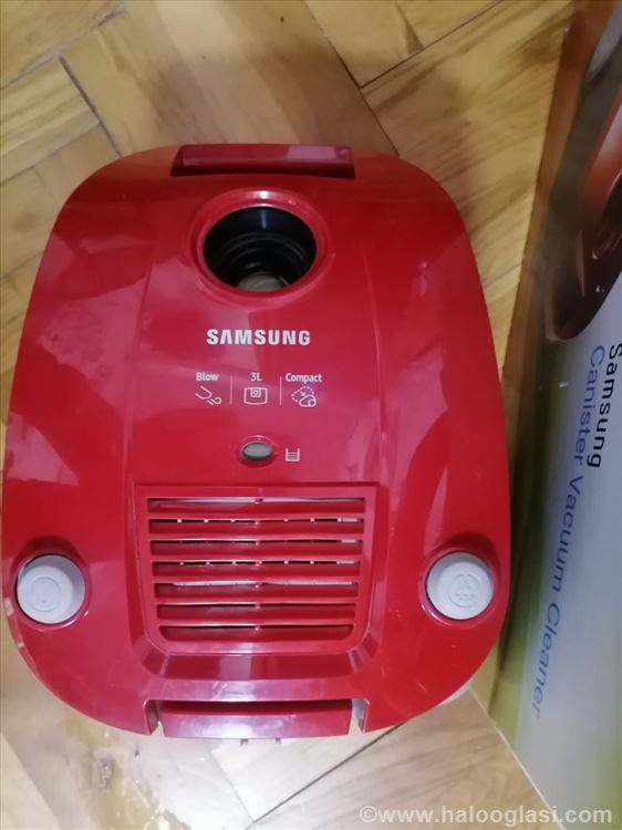 Usisivač Samsung 1600w na kesu u svom pakovanju | Halo Oglasi