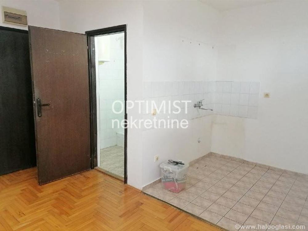 Petlovo brdo,17.okobra, 25m2, 0.5 ID#2293 | Halo Oglasi