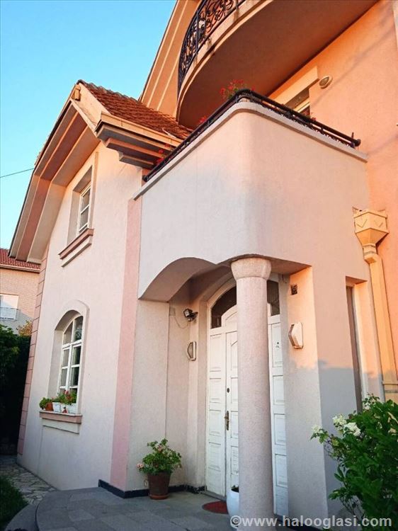 Dom Medak Lux | Halo Oglasi