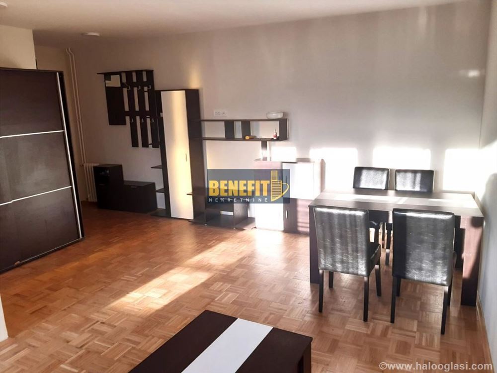 Na prodaju stan u blizini hotela Srbija | Halo Oglasi