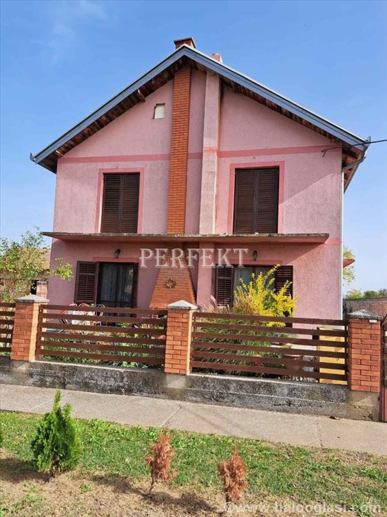 Starčevo, spratna 195m2 na 20,39 ari | Halo Oglasi