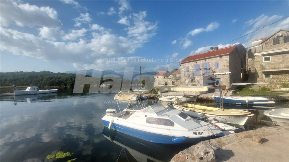 Tivat, stara kuca na obali mora | Halo Oglasi