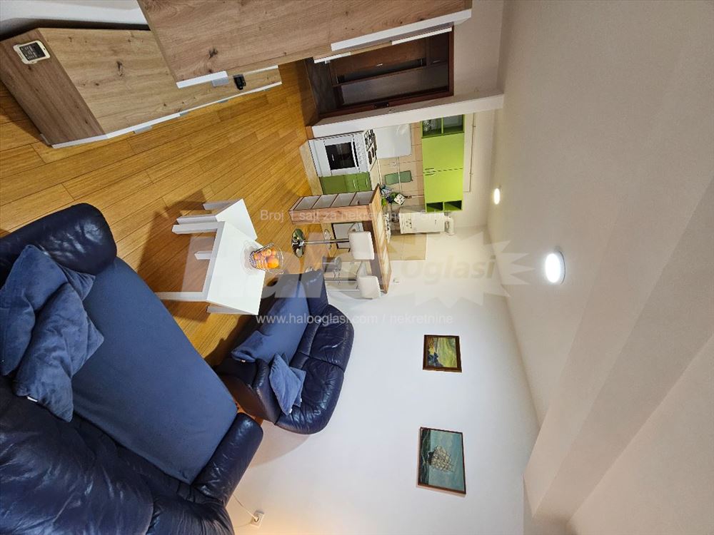 Stan 42m2 u strogom centru grada | Halo Oglasi