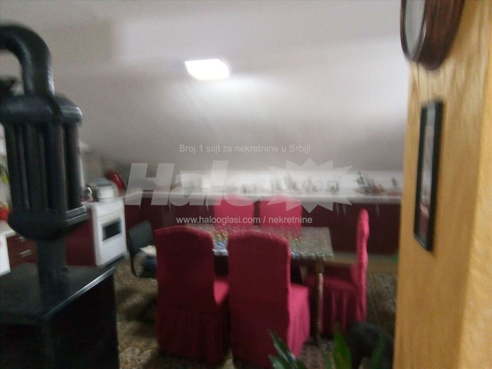 Stan u kuci - potkrovlje | Halo Oglasi