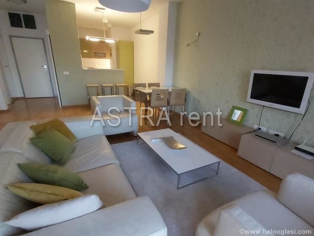 Moderan stan sa garazom ID 6926 | Halo Oglasi