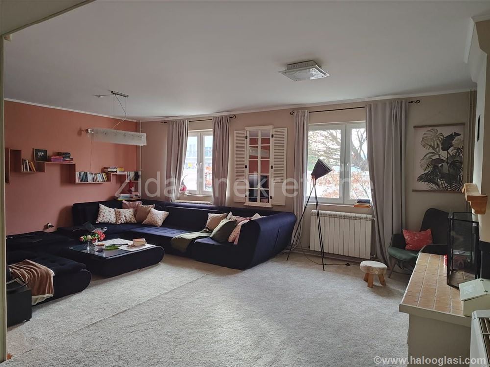 Lepa kuća sa bazenom, Zemun, Ugrinovci, 300m2, 20a | Halo Oglasi