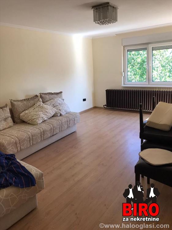 Povoljan četvorosoban stan idealan za porodi | Halo Oglasi