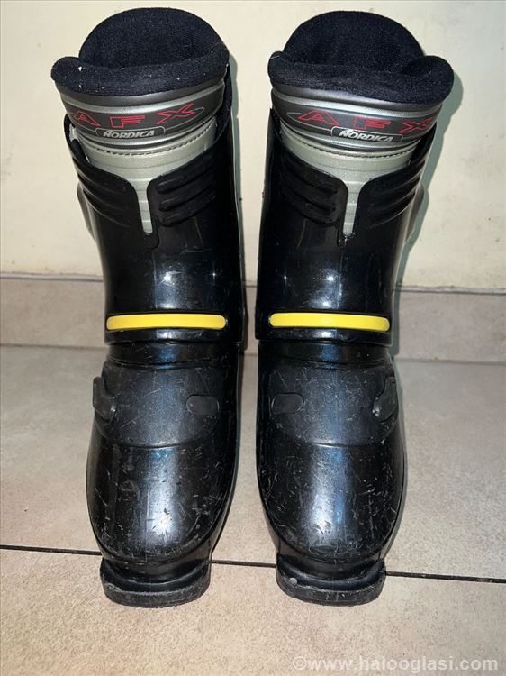 Nordica pancerice, na njima piše 300 mm. | Halo Oglasi