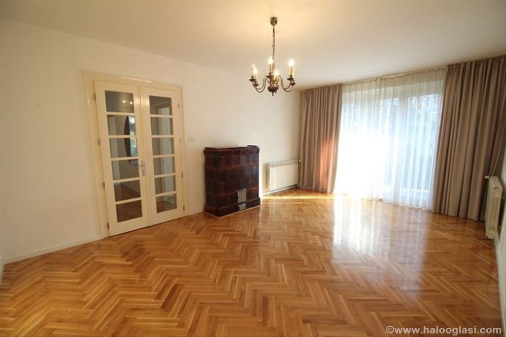 Lepa kuća sa dvorištem, garaža, ID 7753 | Halo Oglasi