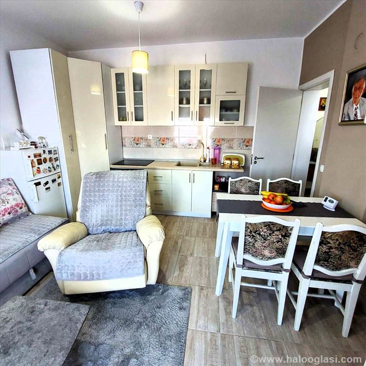 Železnik, Lole Ribara, kuca sa dva stana, 2x39m2 | Halo Oglasi