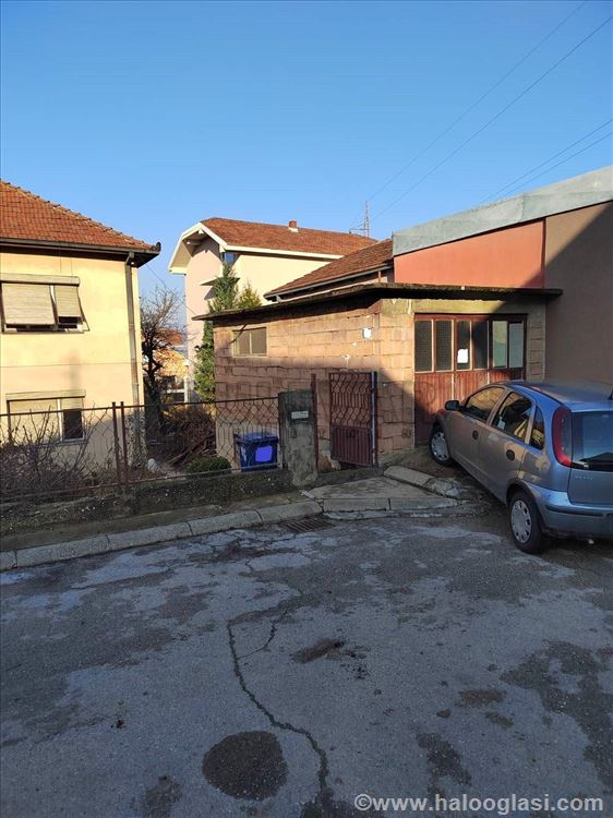 Fina porodična kuća, 244m2, plac 4.4ara, Trošarin | Halo Oglasi