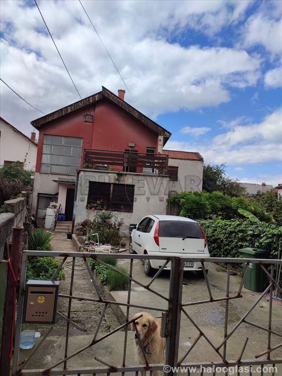 Kuća u centru, 160m2, plac 207m2 | Halo Oglasi