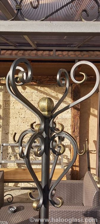 Čiviluk sa detaljima kovanog gvozdja | Halo Oglasi