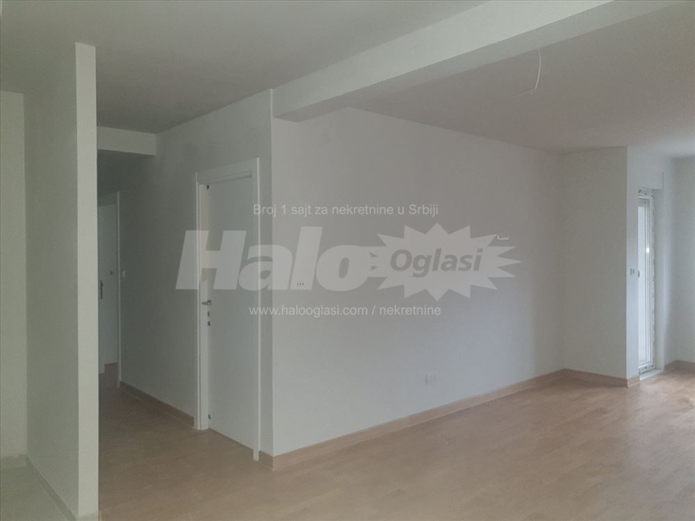Prodajem trosoban stan Pancevo 82 m2 + 65m2 terasa | Halo Oglasi