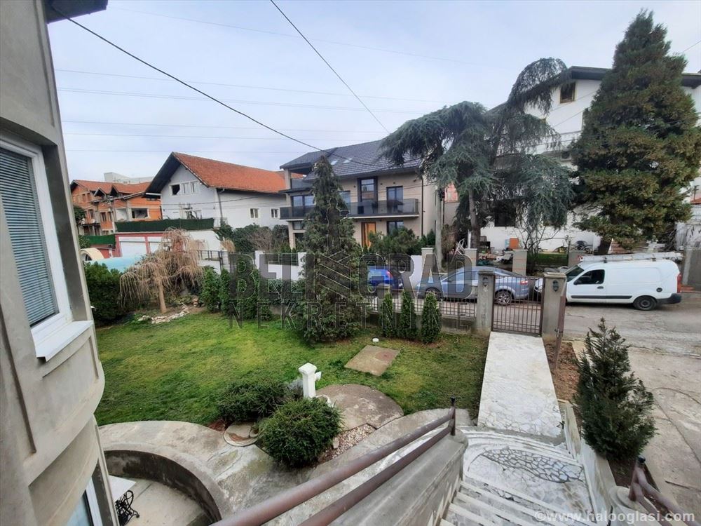 Medaković 3, odlična kuća sa placem | Halo Oglasi